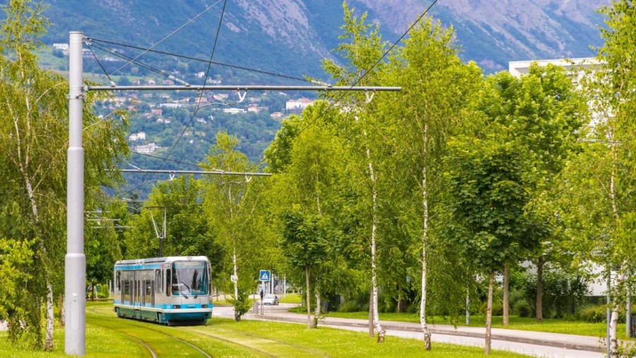 Pourquoi le tramway a-t-il fait son retour à Grenoble dans les années ...